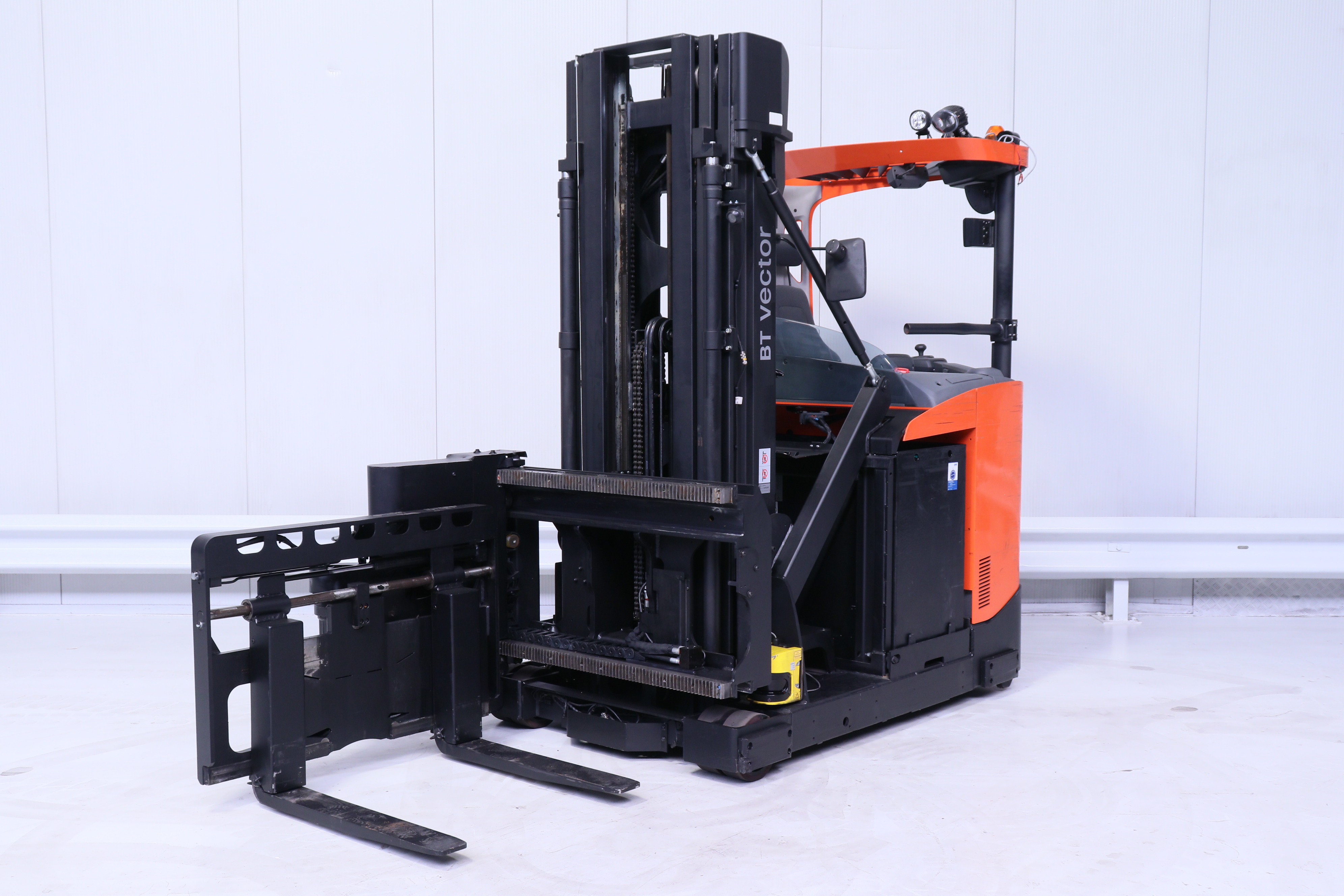 Used VNA Trucks for sale | Lisman Forklifts