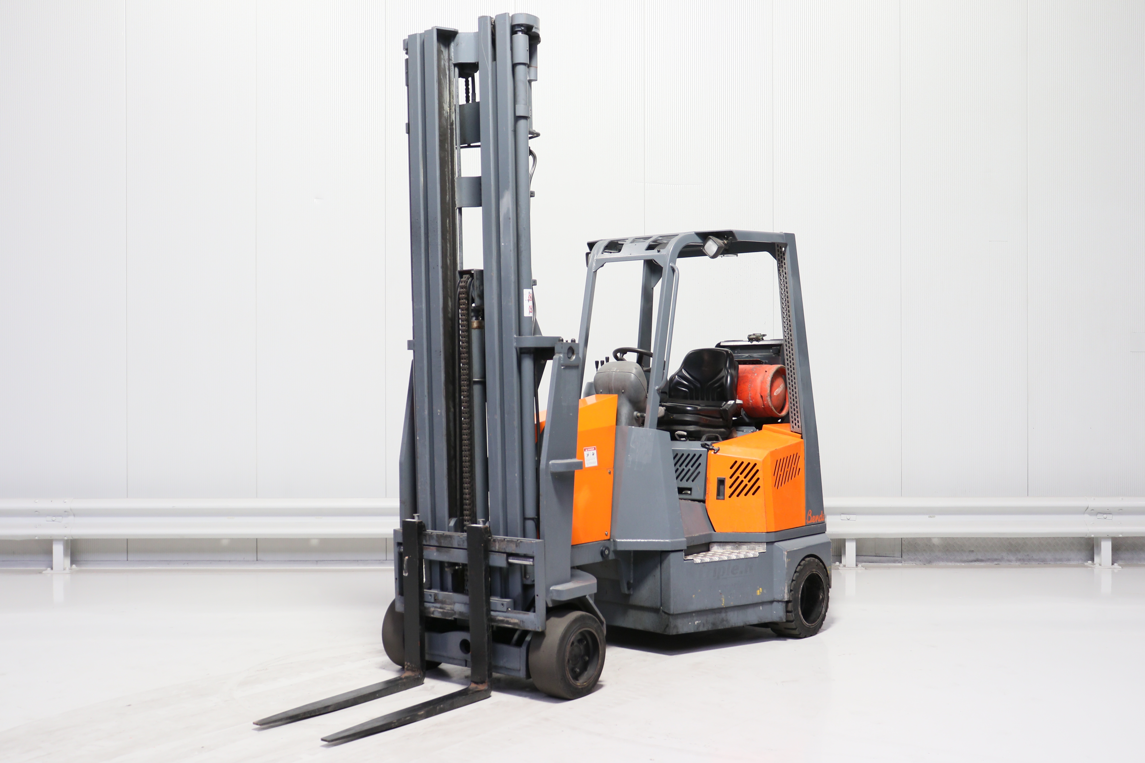 Used VNA Trucks for sale | Lisman Forklifts